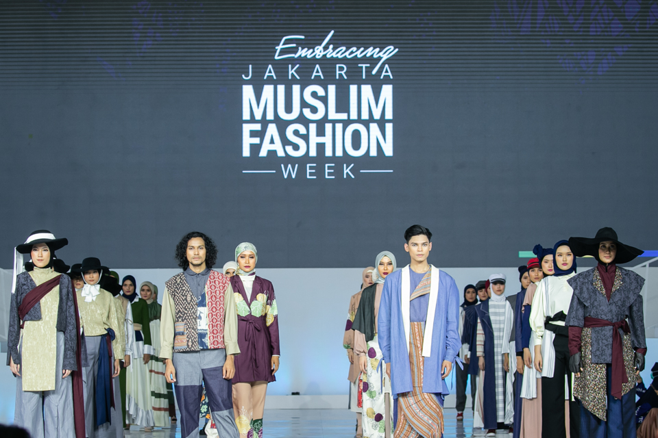 Lewat Karya-karya Desainer Indonesia, Embracing Jakarta Muslim Fashion ...